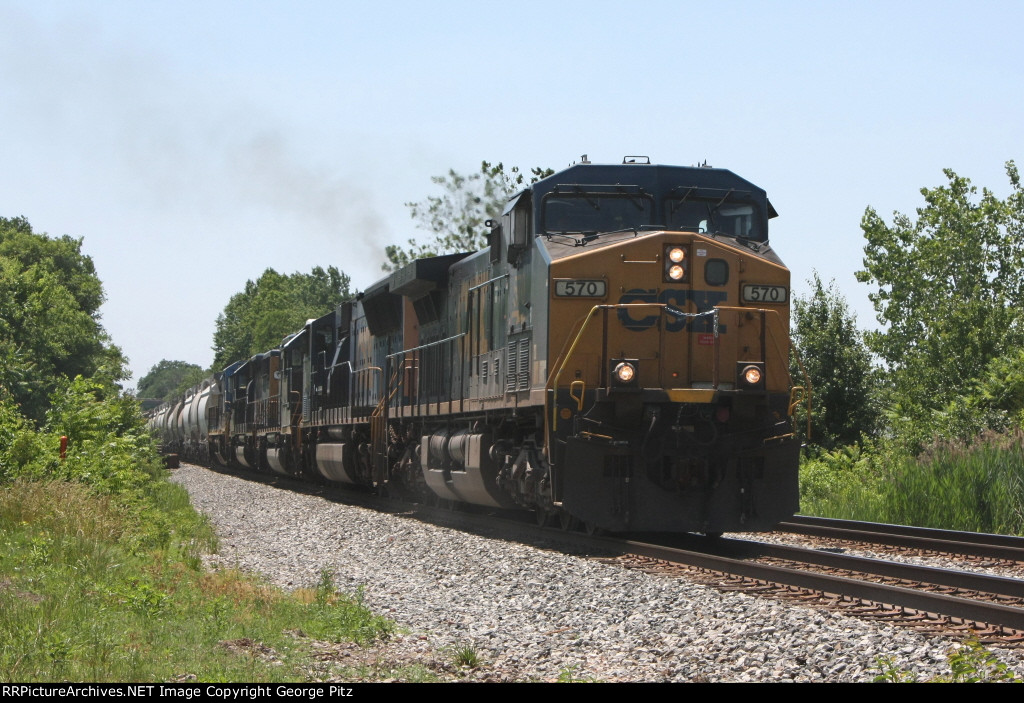CSX 570 and train Q438